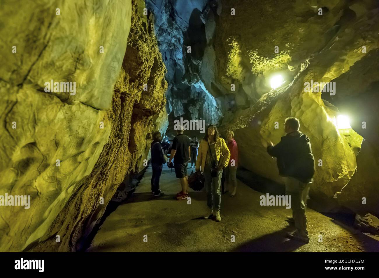 Tourists roam the caves, Caves of the Indians, Cueva del Indio ...