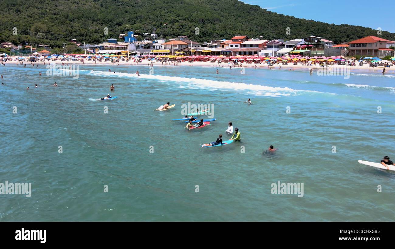 Flying low over ocean 4k hi-res stock photography and images - Alamy