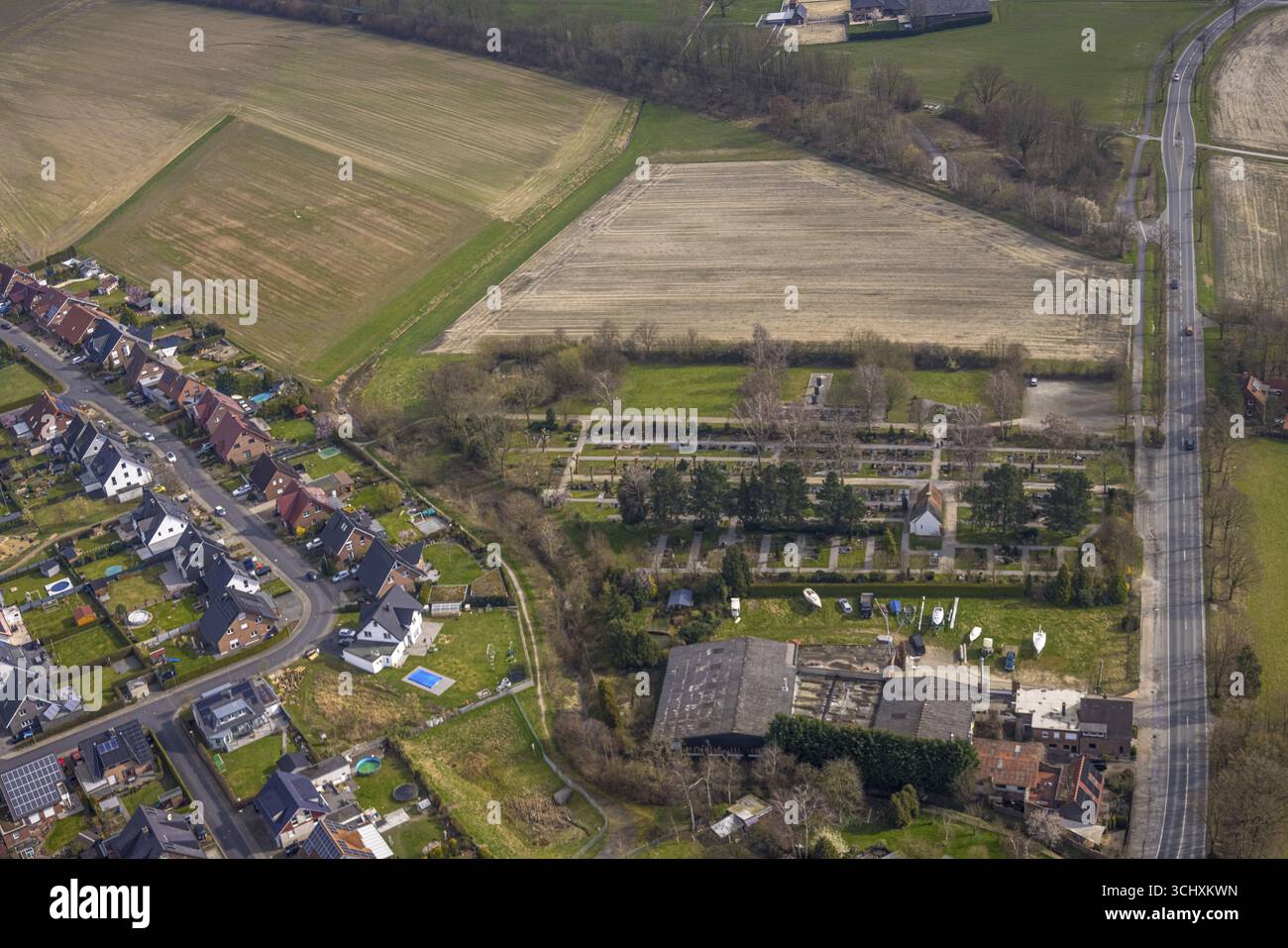 Aerial view, Dolberg cemetery cemetery on Uentroper Strasse, meadows ...