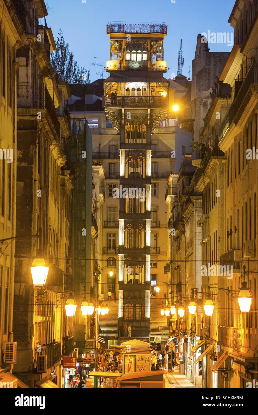 The most famous lift in Portugal Elevador do Municipio or Elevador da ...