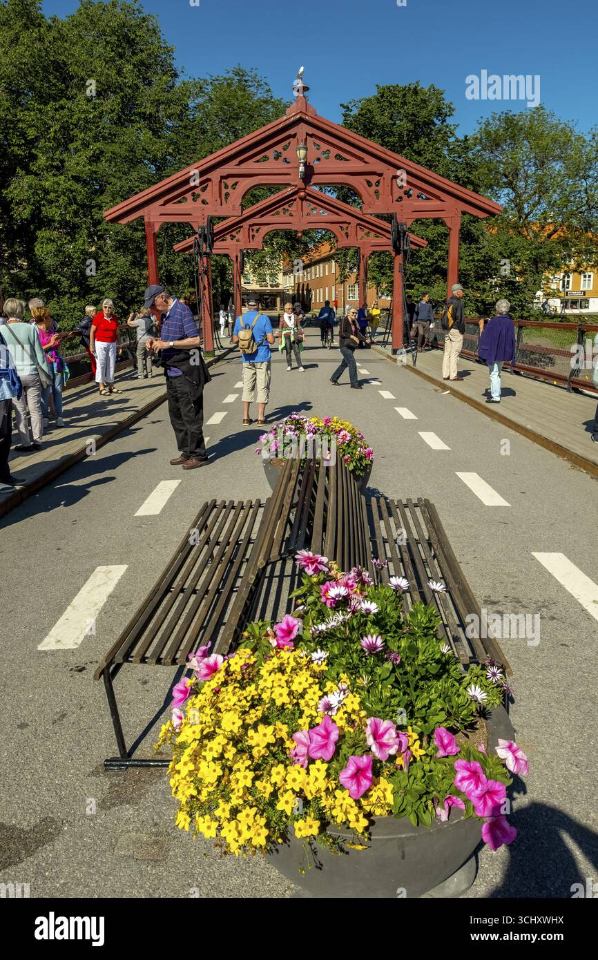Gamle Bybro, historic bridge with red portals, Trondheim, Trondelag ...