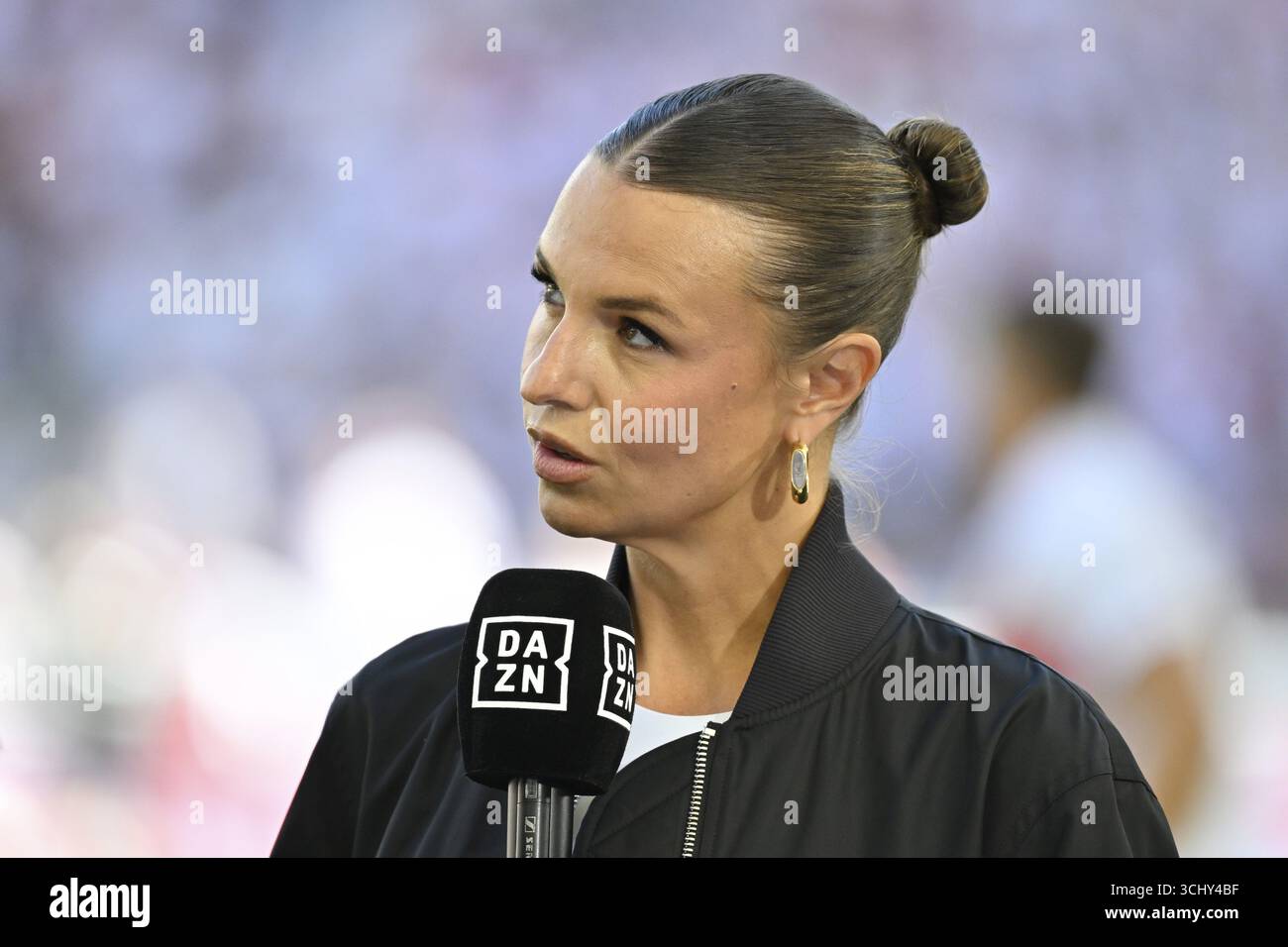 DAZN presenter Laura Wontorra, in interview Microphone Microphone Logo ...