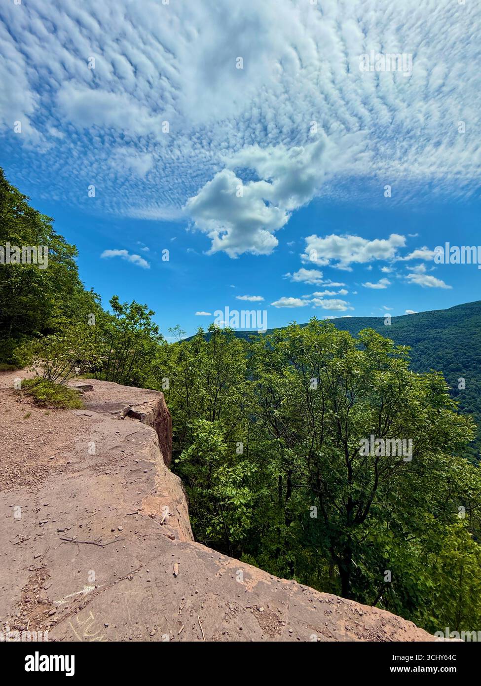 A challenging walk hike from North South Lake Escarpment trail lto ...