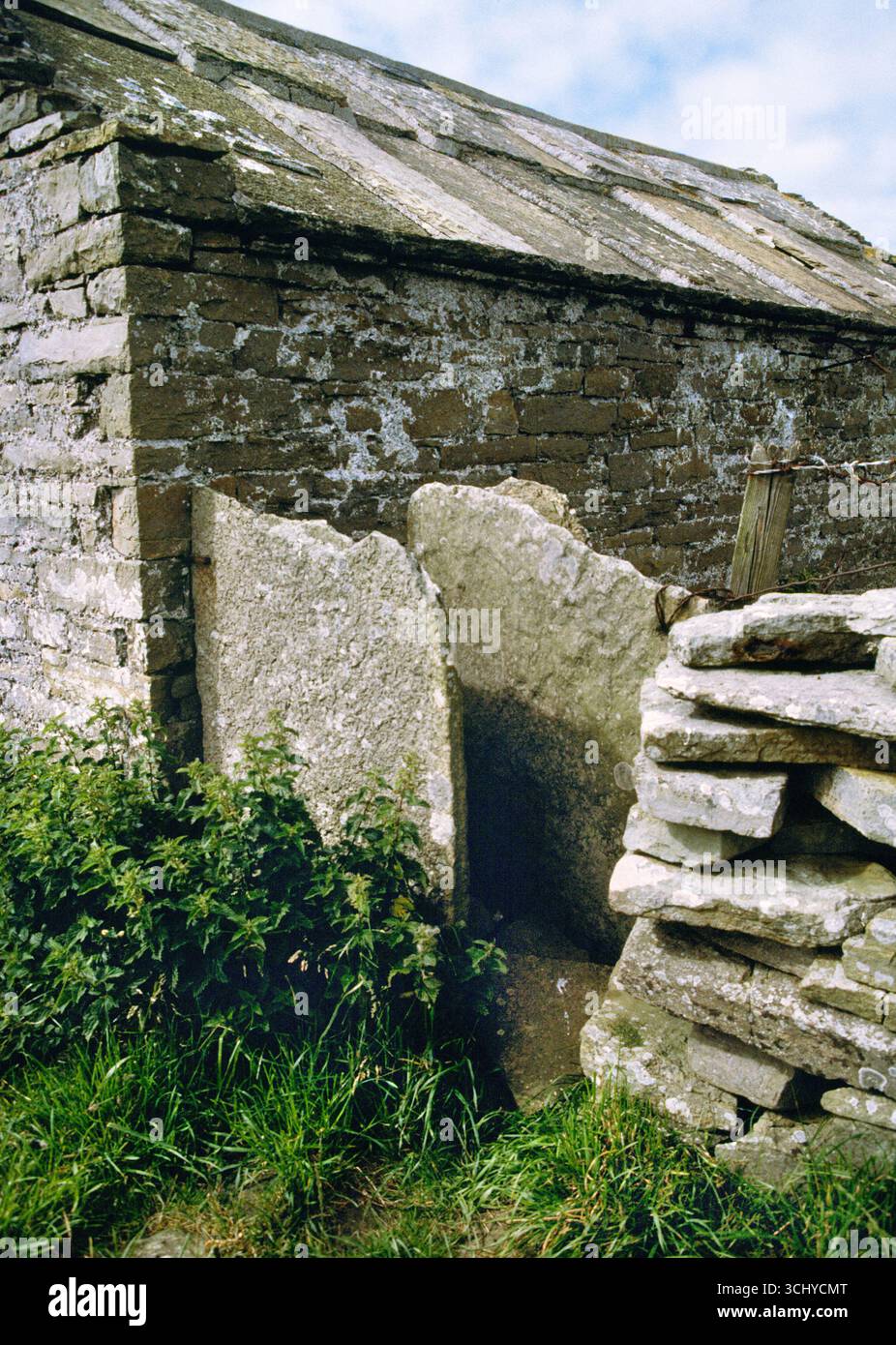 Flagstone stile hi-res stock photography and images - Alamy
