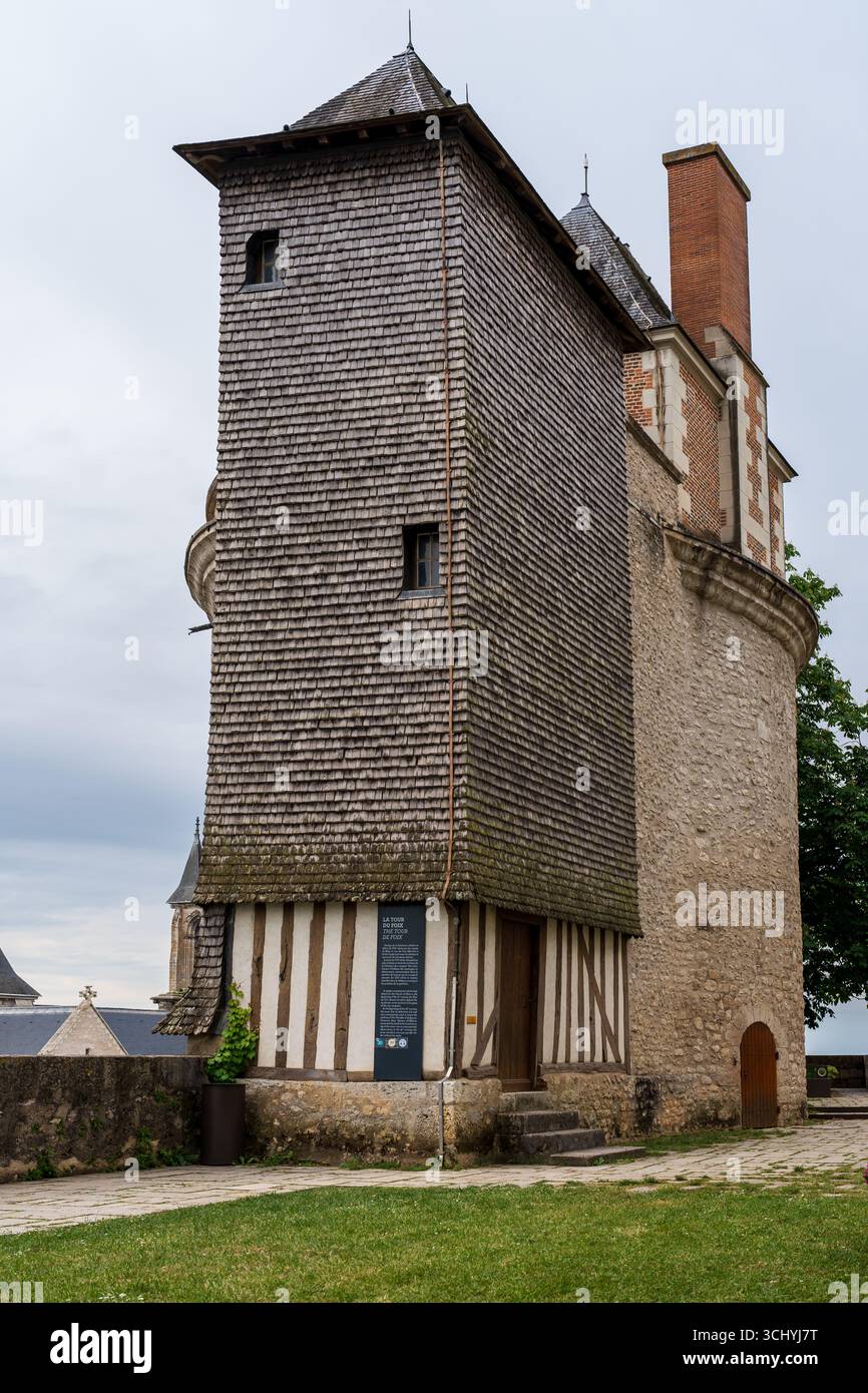 Medieval house wall tower hi-res stock photography and images - Alamy