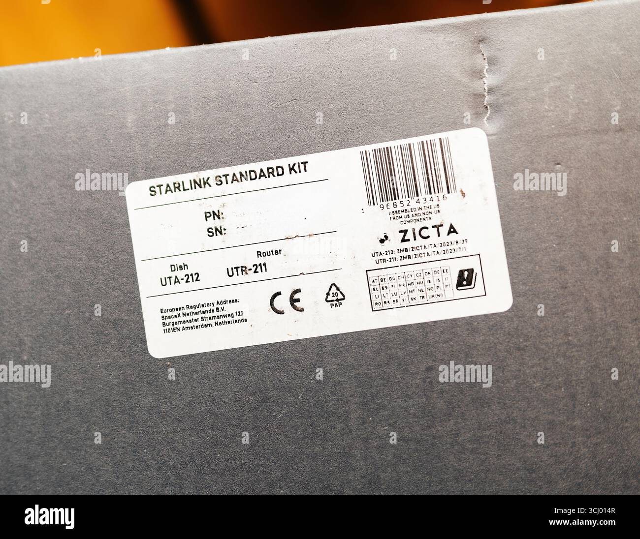 Starlink router hi-res stock photography and images - Alamy