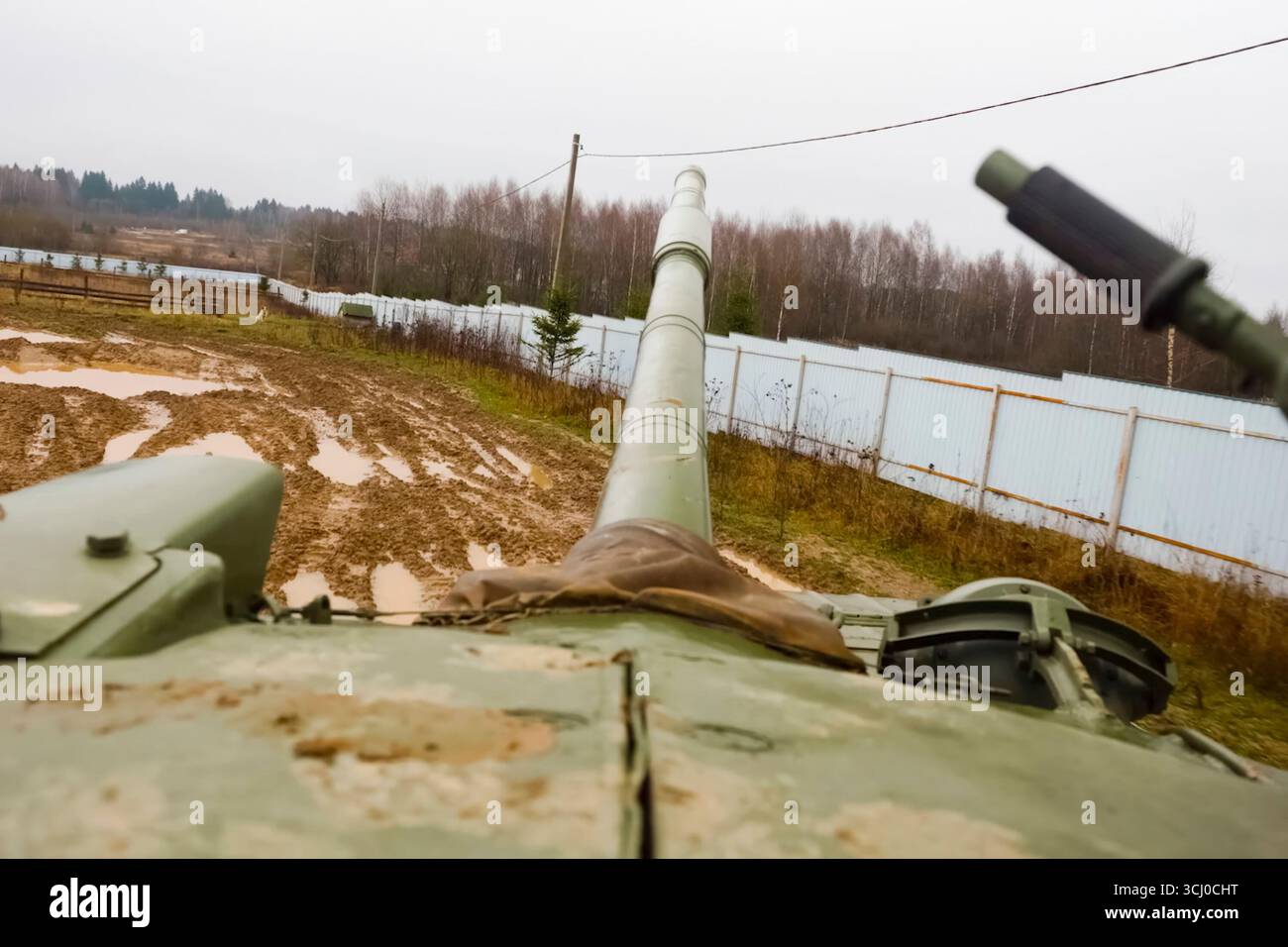 T-72 tank cannon aimed toward the forest Stock Photo - Alamy