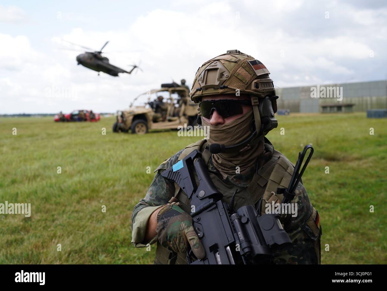04 September 2025, Schleswig-Holstein, Jagel: Soldiers from the Air ...