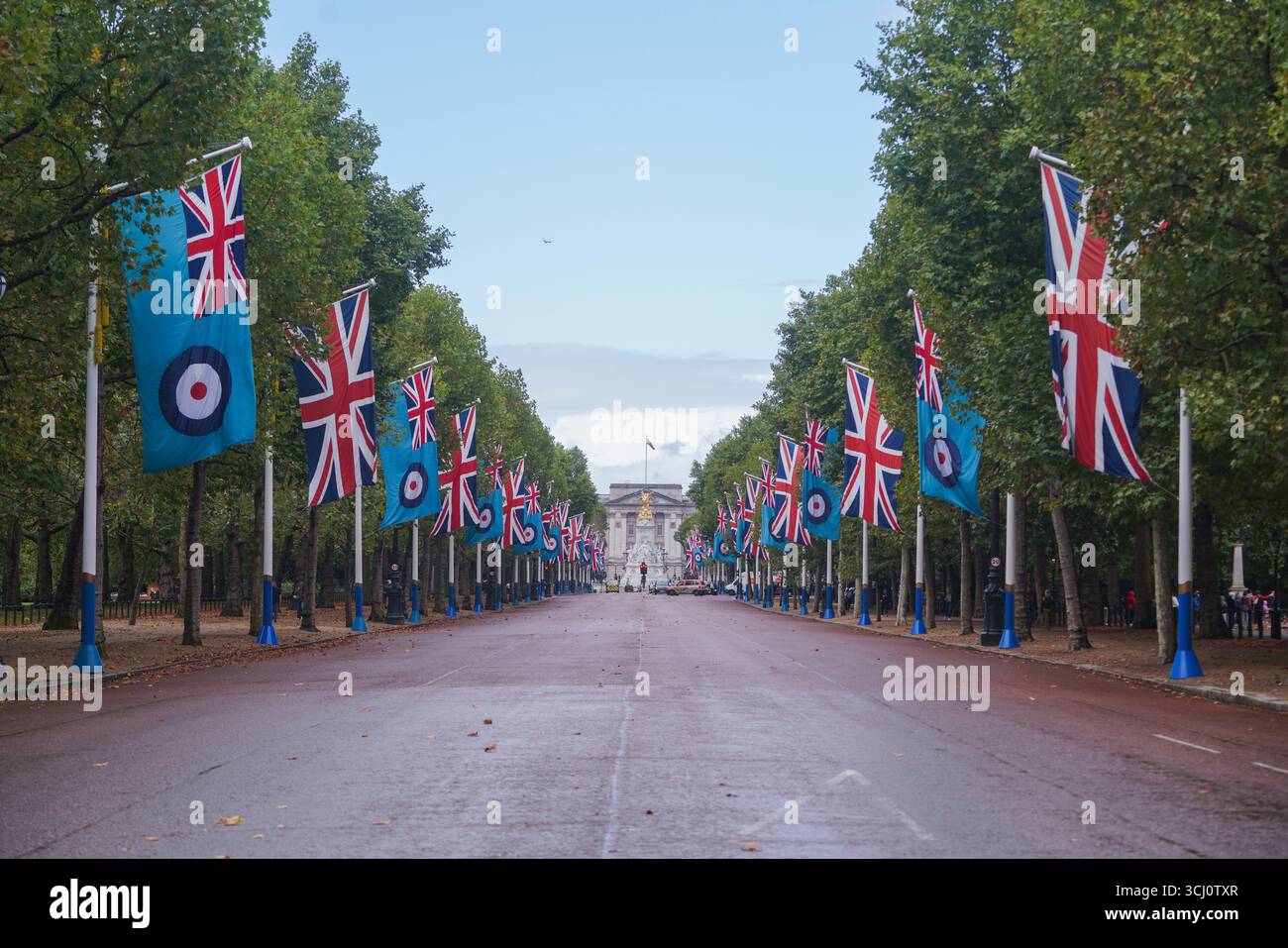 London, UK. 4 September 2025. The Mall is lined with Royal Air Force ...