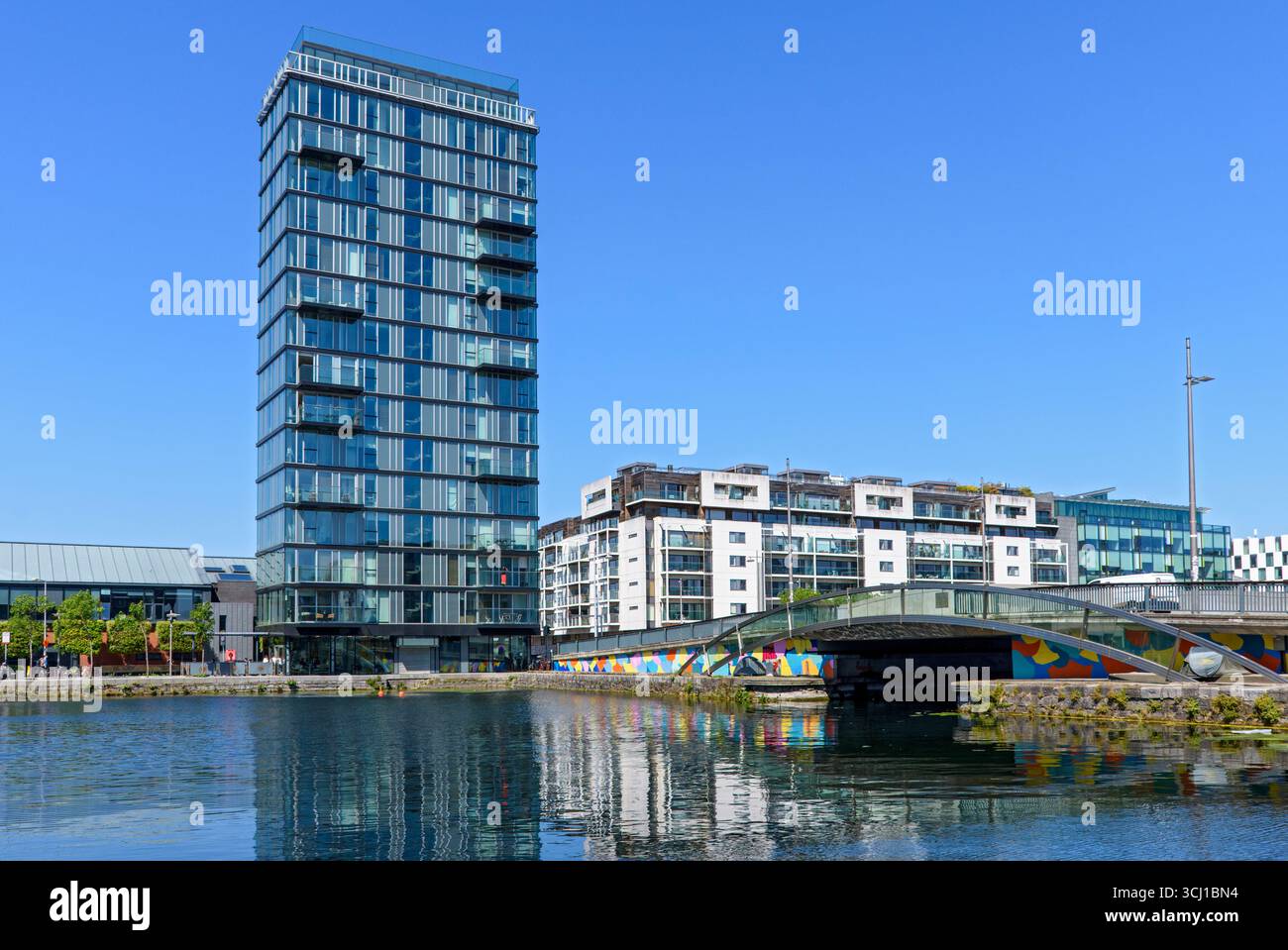 The Alto Vetro and the Grand Canal Wharf apartment blocks, Grand Canal ...