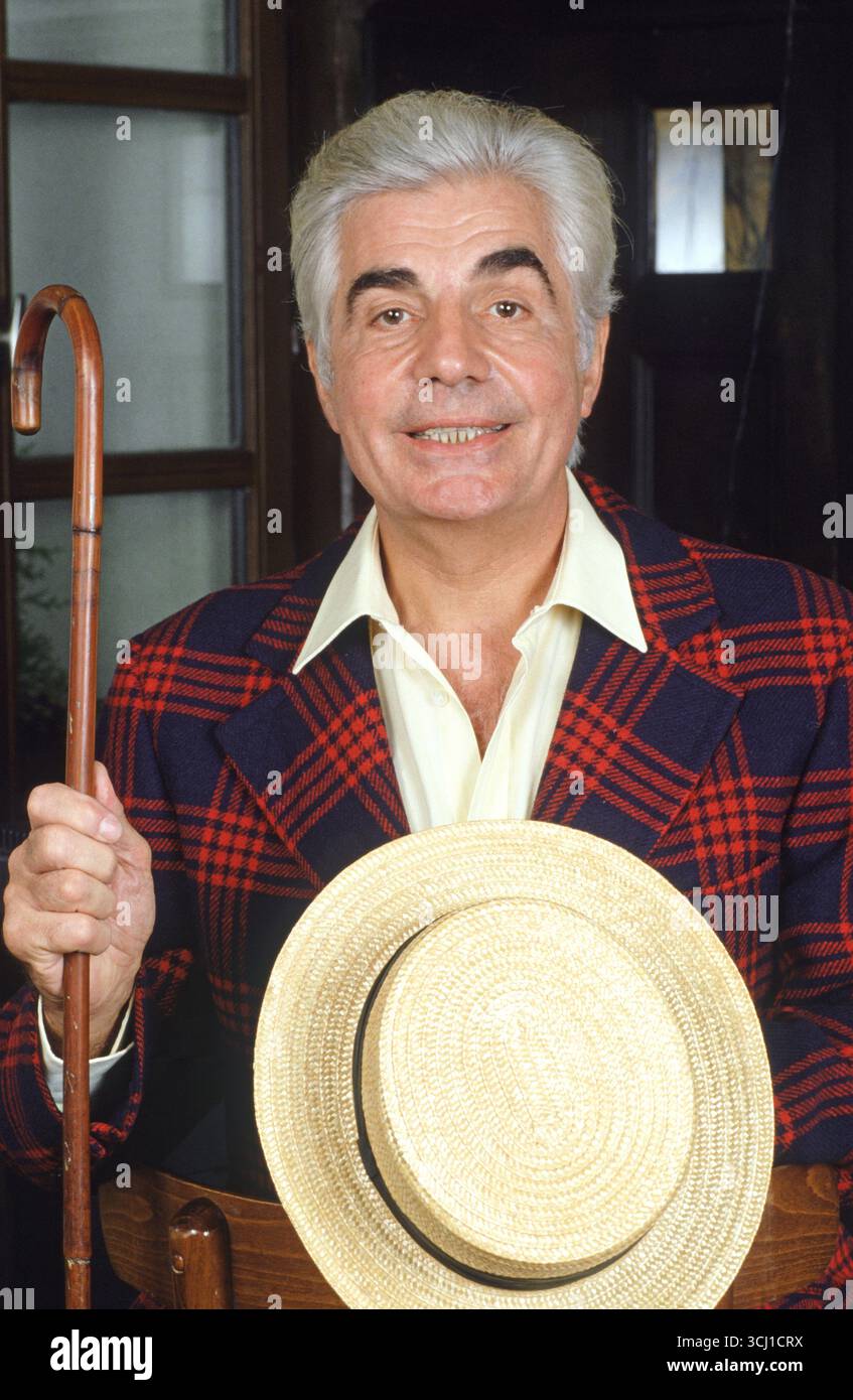 Portrait of French comedian Roger Pierre. Paris, 1983 Stock Photo - Alamy