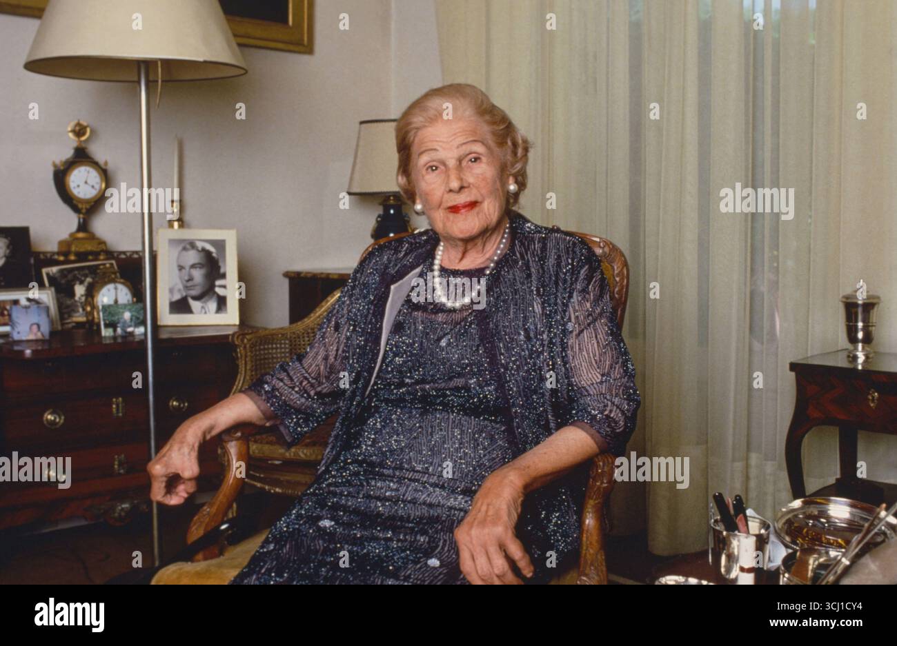 Portrait of the Romanian-born French actress Elvire Popesco at her home ...
