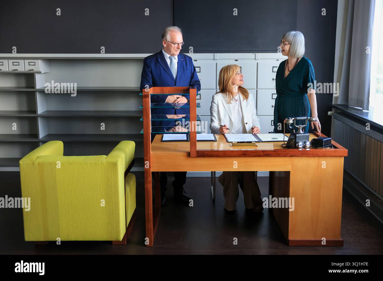 04 September 2025, Saxony-Anhalt, Dessau-Roßlau: Reiner Haseloff (l-r, CDU), Minister President ...