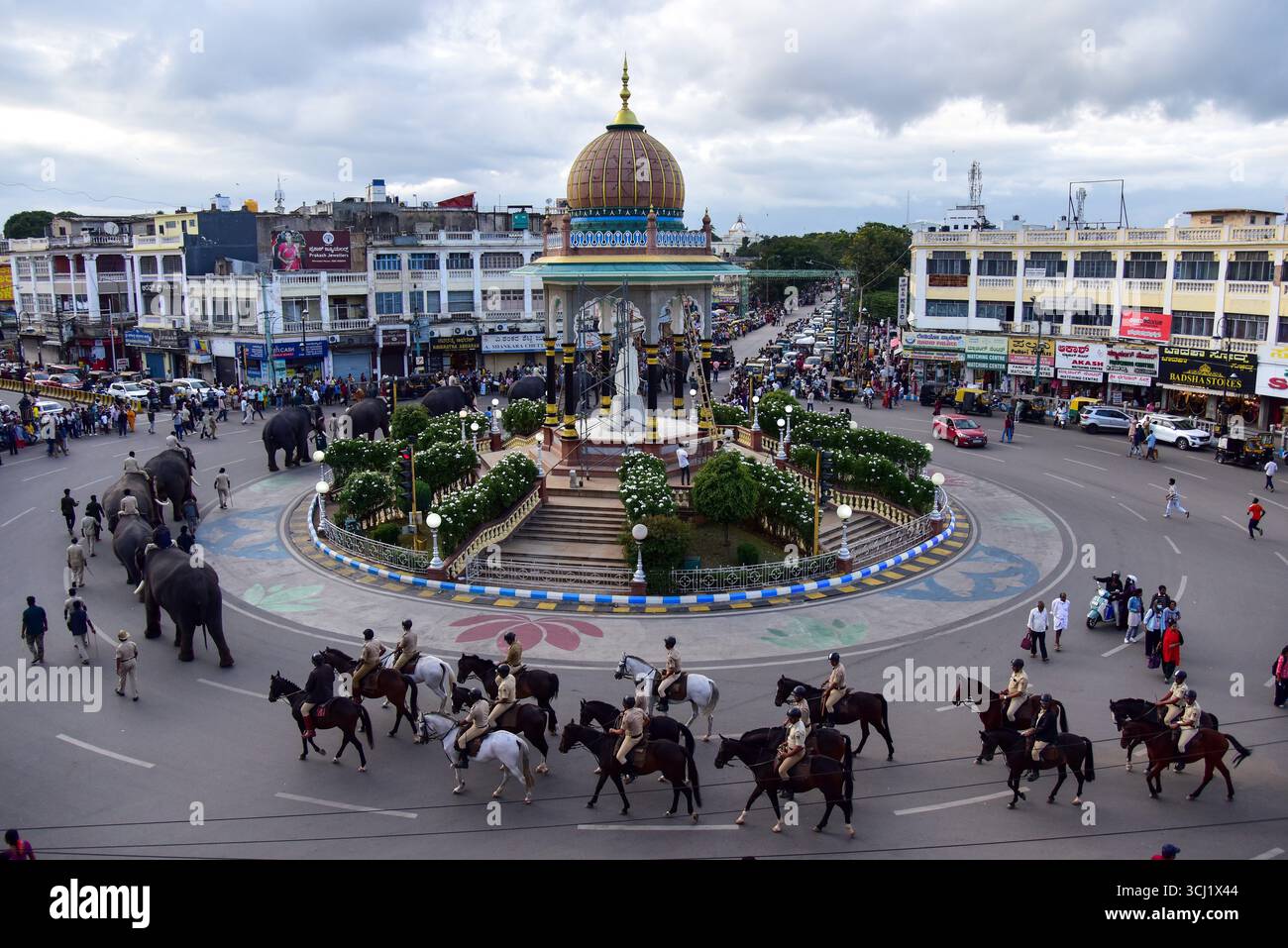 Mysore, Karnataka, India. 4th Sep, 2025. Ahead of the famous Mysuru ...