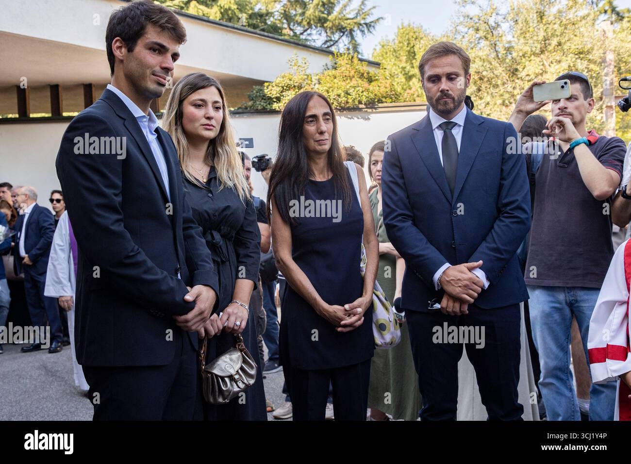 Nella foto Sveva Fede figlia di Emilio Fede con amici e parentiMilano ...