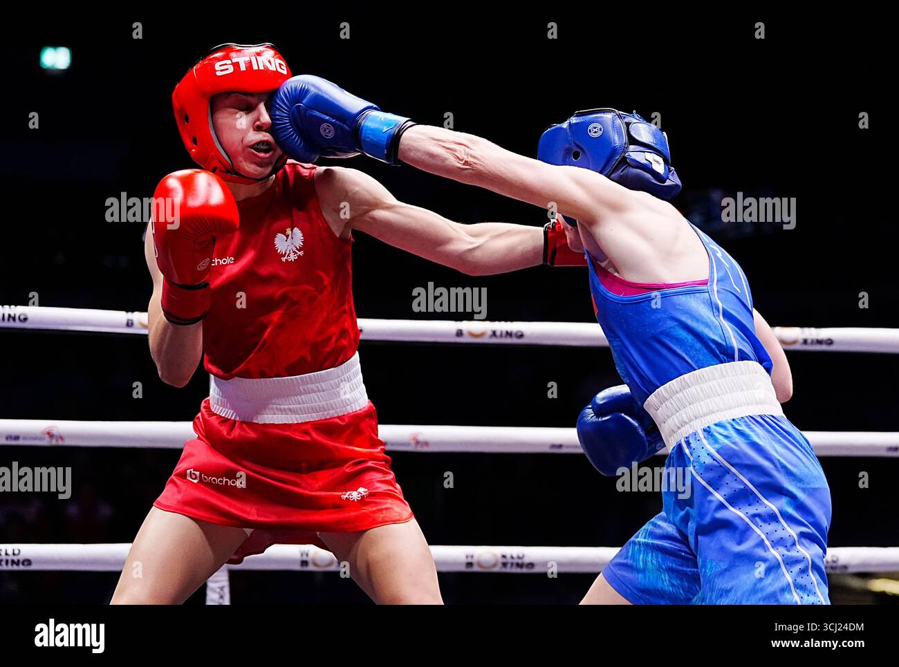 Jennifer Lehane (right) in action against Wiktoria Rogalinska in their ...