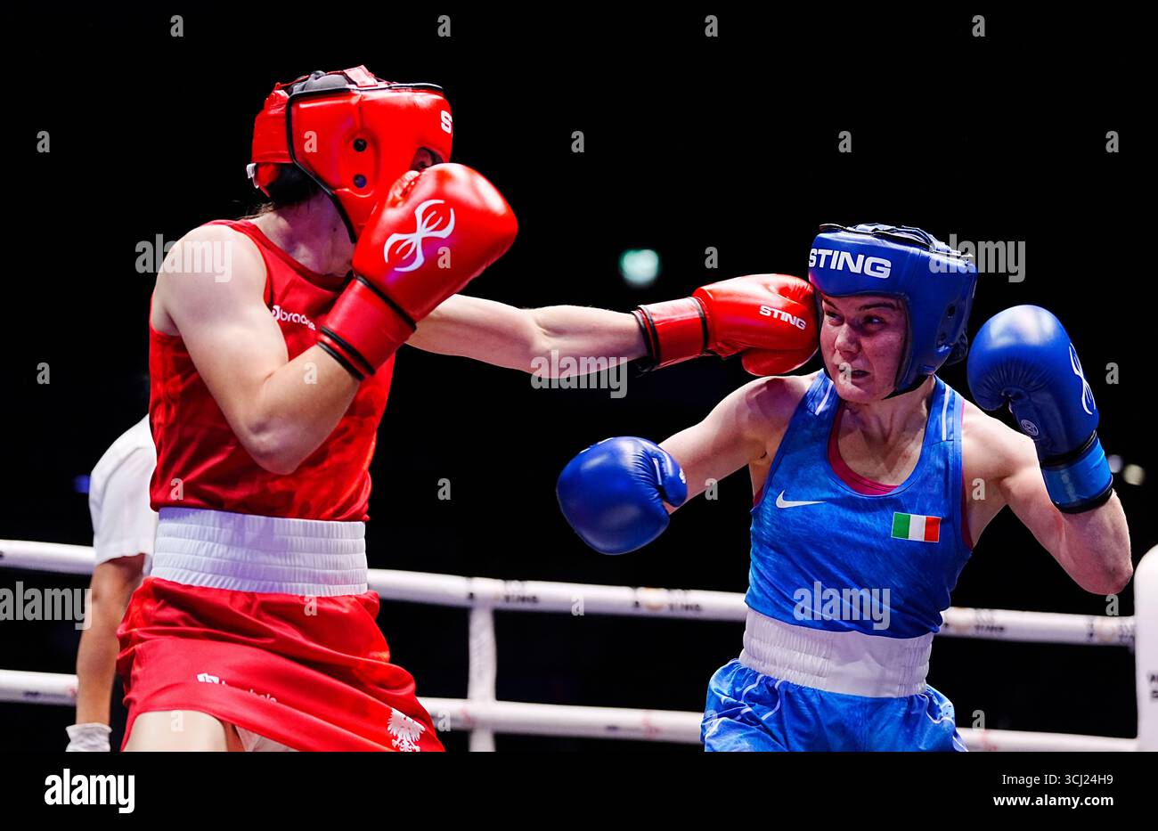 Jennifer Lehane in action against Wiktoria Rogalinska in their Women's ...