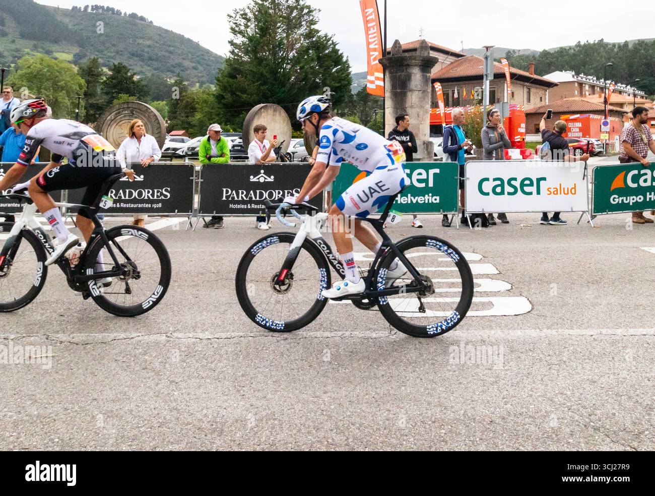 Los Corrales de Buelna, Spain. 4th Sep, 2025. Jay Vine (UAE Emirates ...