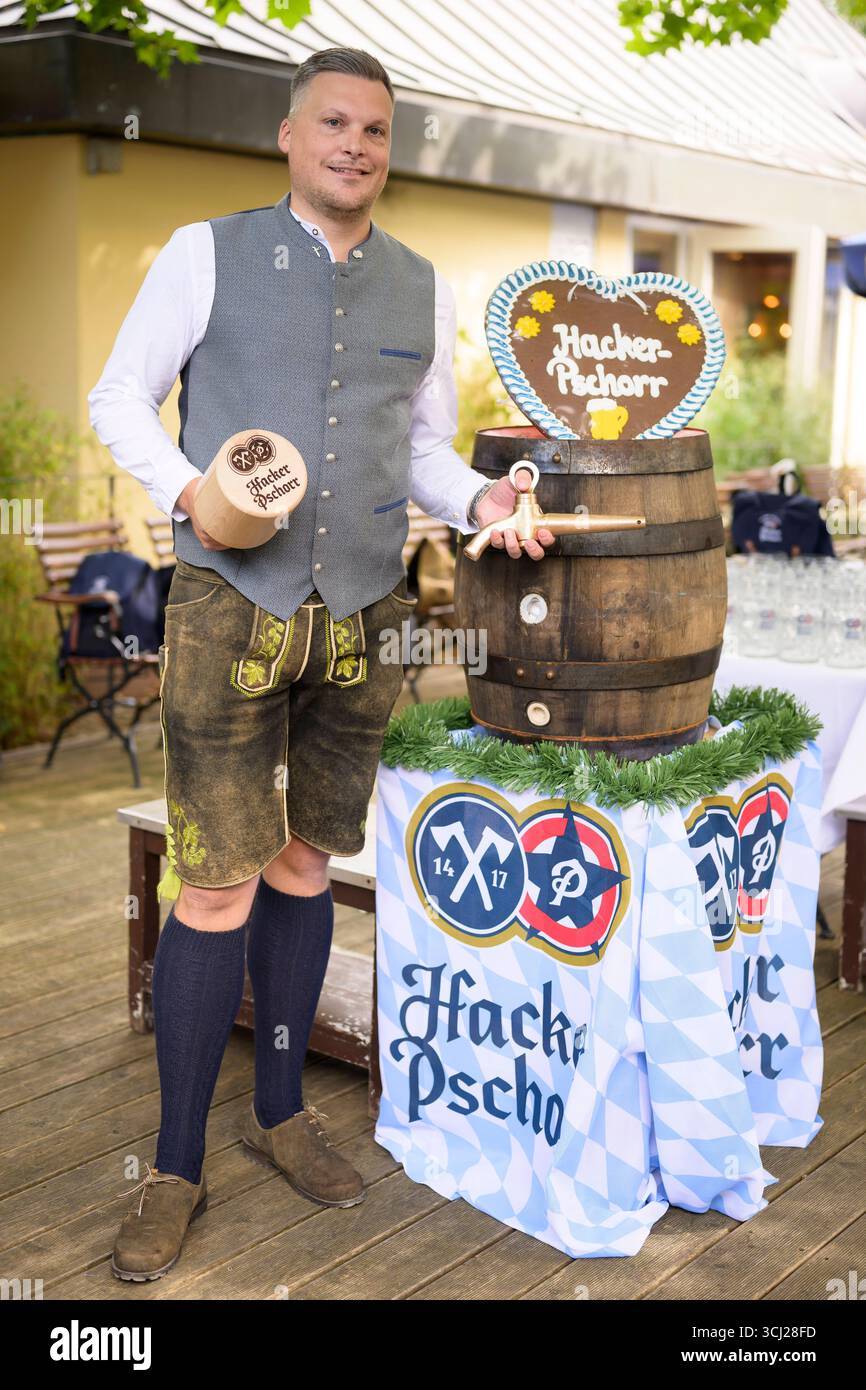 Maximilian Mirlach Hacker-Pschorr Braumeister bei der Wiesnbierprobe im ...