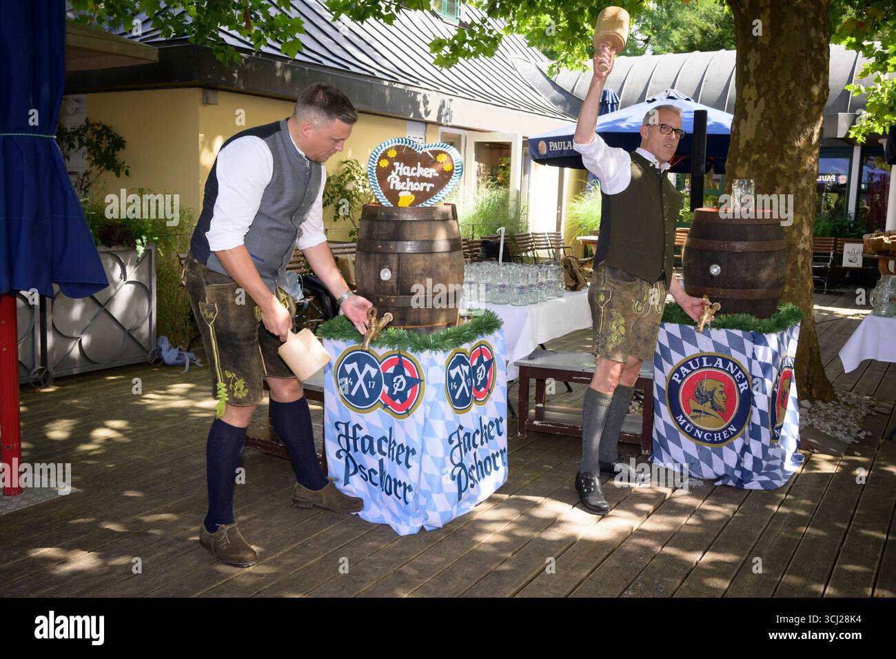 v.l. Maximilian Mirlach Hacker-Pschorr Braumeister und Christian ...