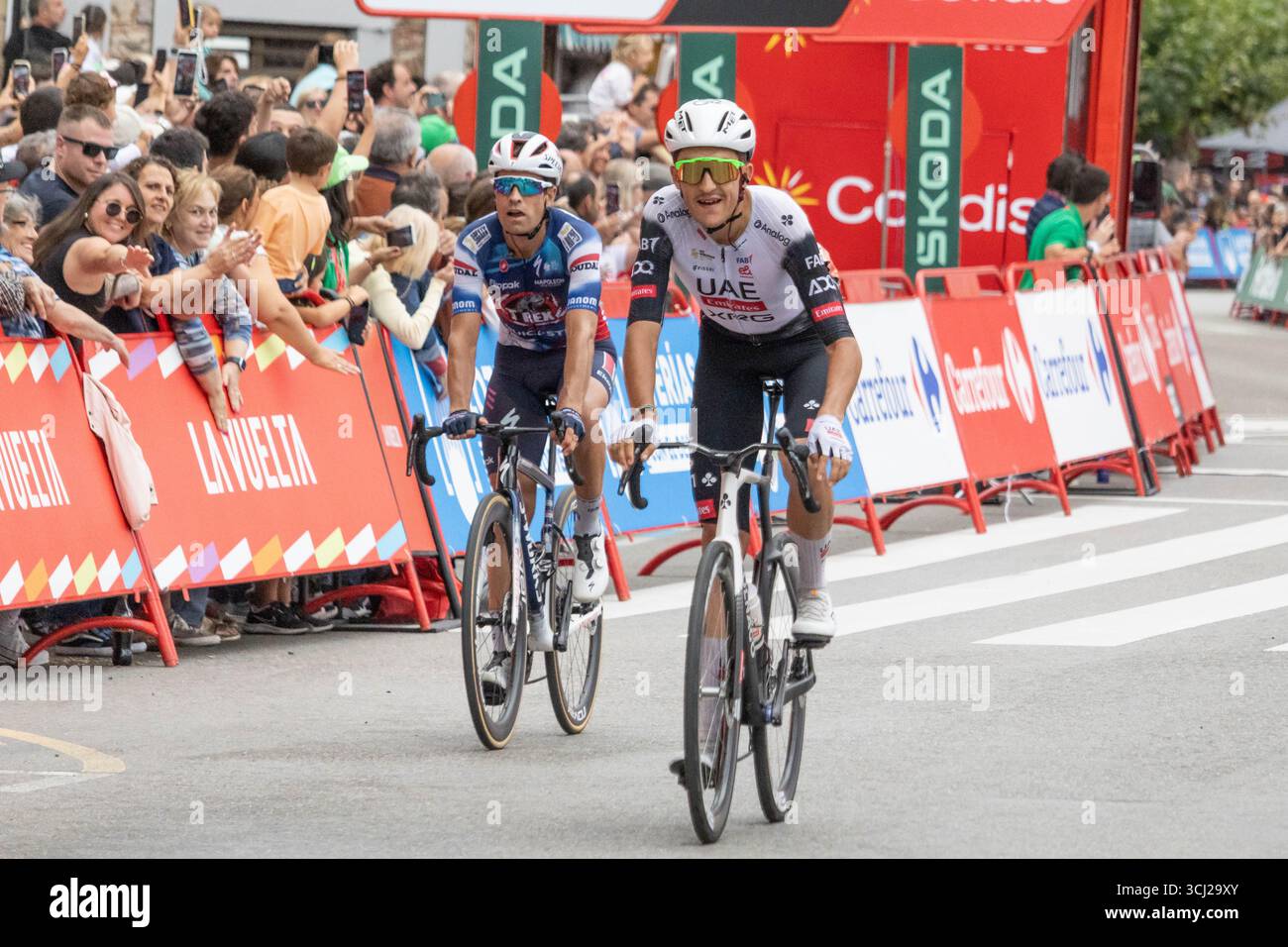 Los Corrales de Buelna, Spain. 4th Sep, 2025. Marc Soler (UAE Emirates ...