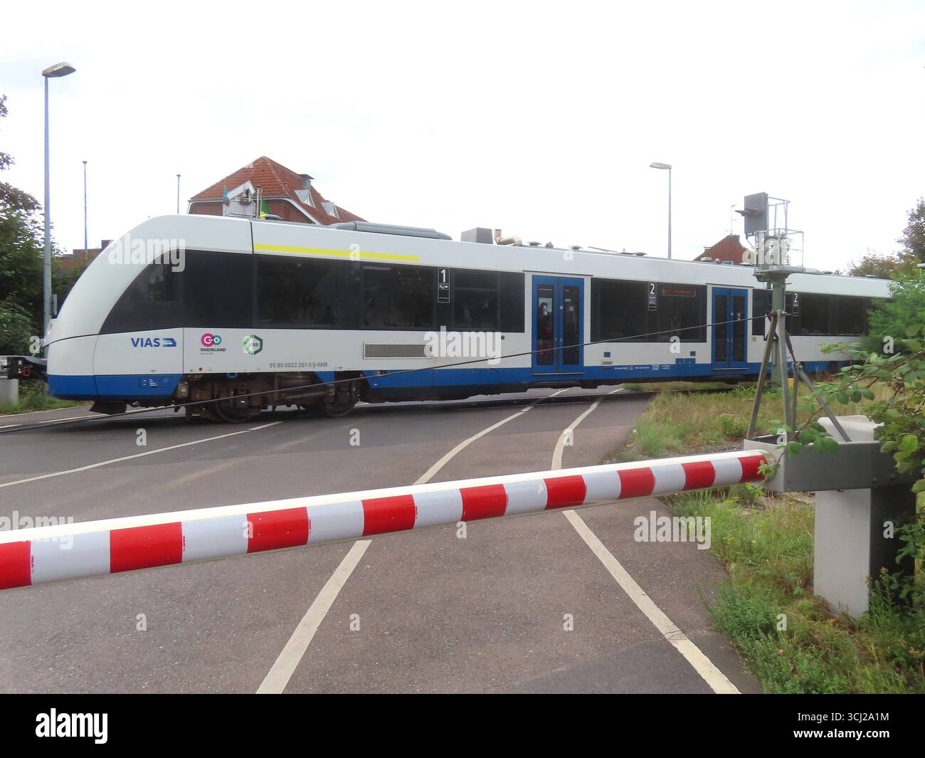 dieser Regio Zug faehrt in Richtung Grevenbroich Regio Bahn VRR Rtg ...