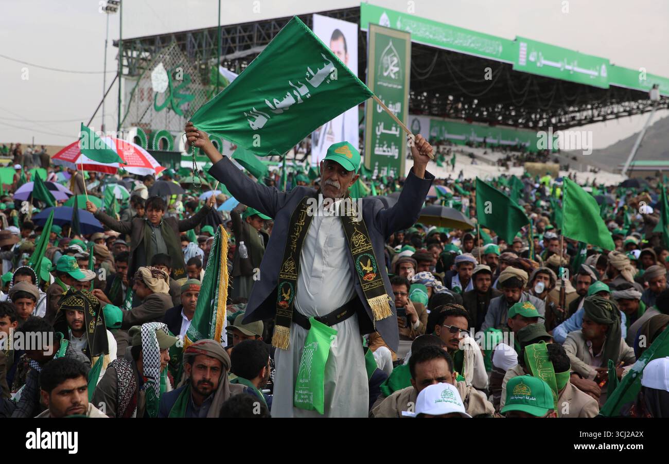 MAWLID CELEBRATIONS IN SANA A - People wave Islamic flags during the ...
