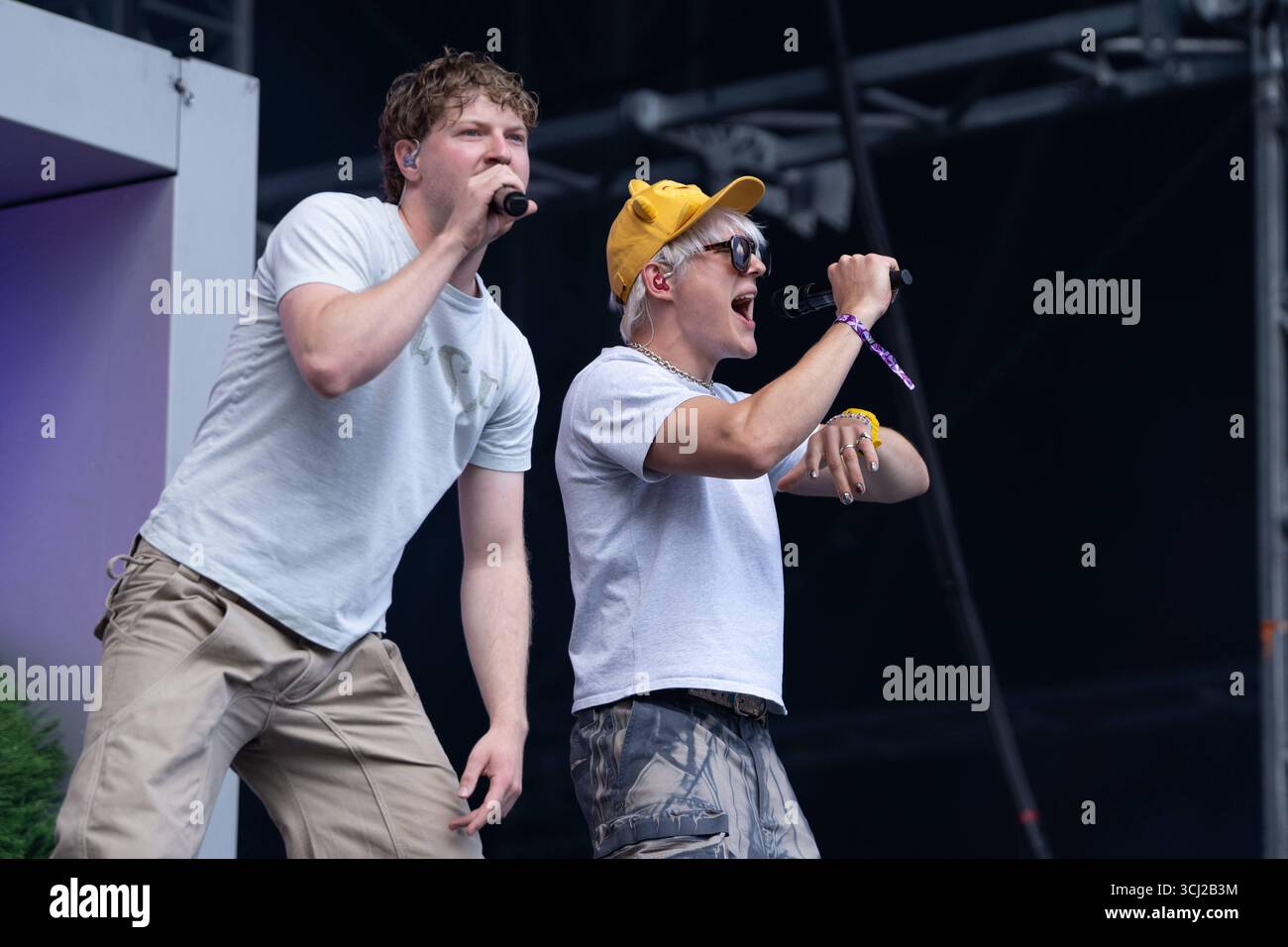 Die deutschen Rapper Gustav Friedländer und Paul-Georg Sonntag der Band ...