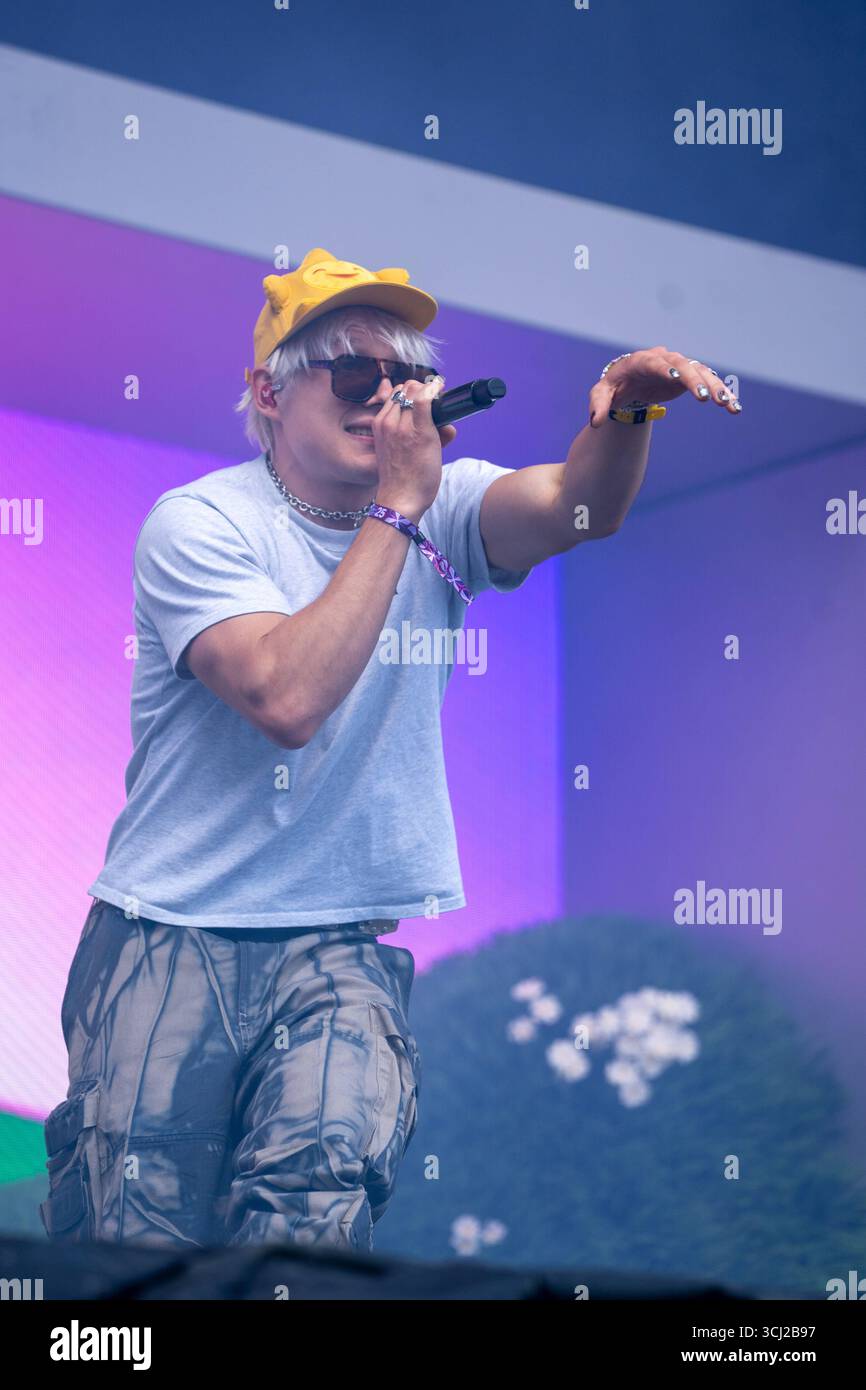 Der deutsch Rapper Paul-Georg Sonntag der Band 01099 bei seinem ...