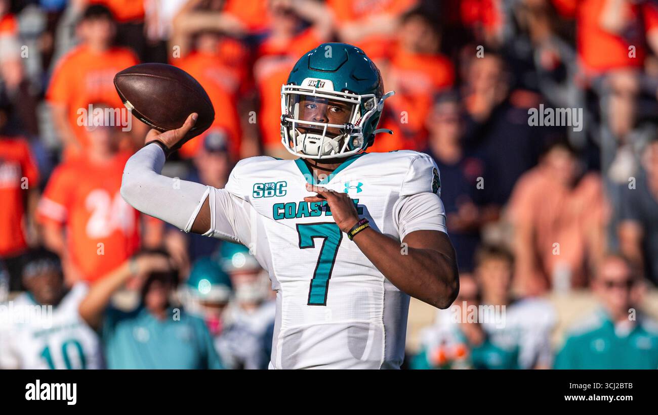 Coastal Carolina quarterback MJ Morris (7) throws downfield against ...
