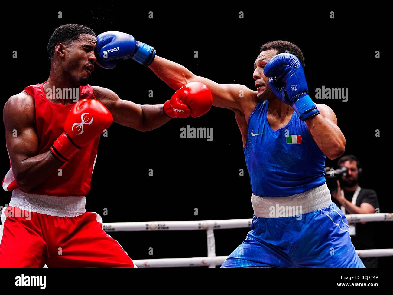 Kelyn Cassidy (right) in action against Noel Pacheco in their Men's ...