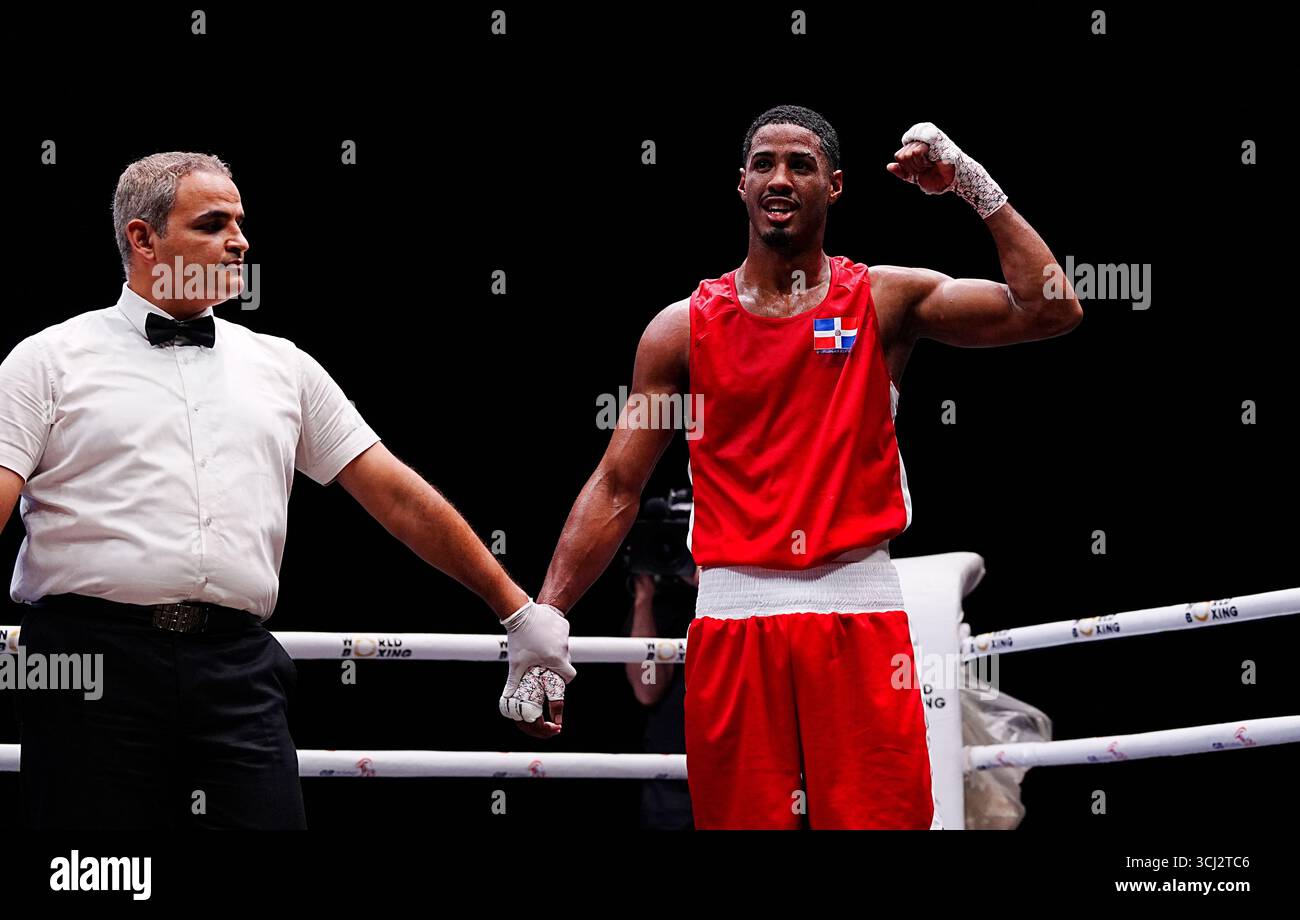 Noel Pacheco is announced winner against Kelyn Cassidy after their Men ...