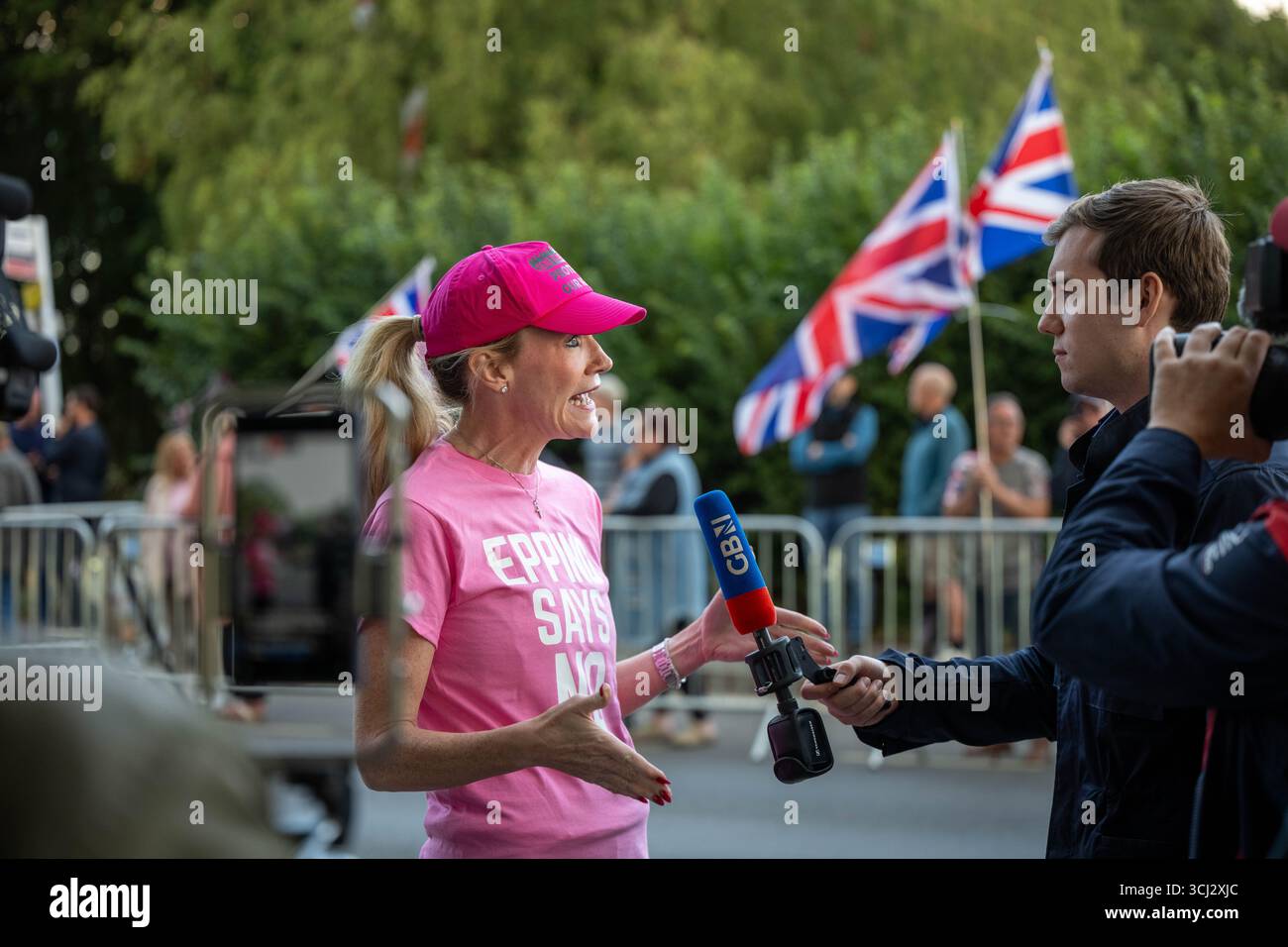 Epping Essex 04 Sept 2025 Anti immigration protesters outside the Bell ...