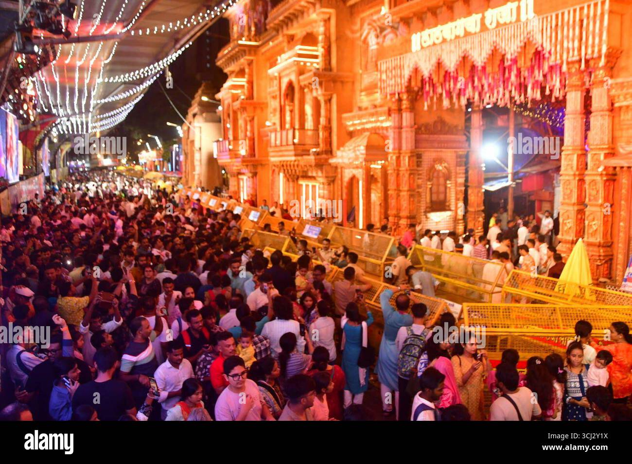 MUMBAI, INDIA - SEPTEMBER 4: Huge crowd of devotees at Lalbaug, for ...