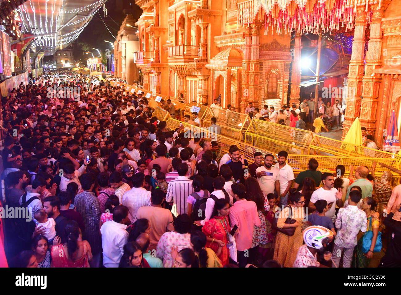MUMBAI, INDIA - SEPTEMBER 4: Huge crowd of devotees at Lalbaug, for ...