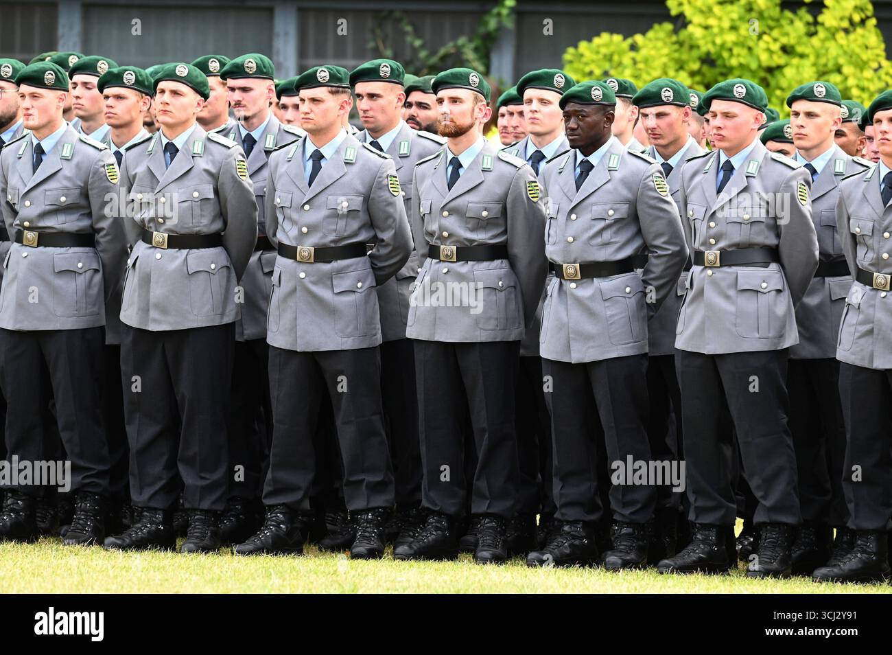 Soldaten und Soldatin der Bundeswehr, allgemein, feature, Randmotiv, Symbolfoto Feierliches ...
