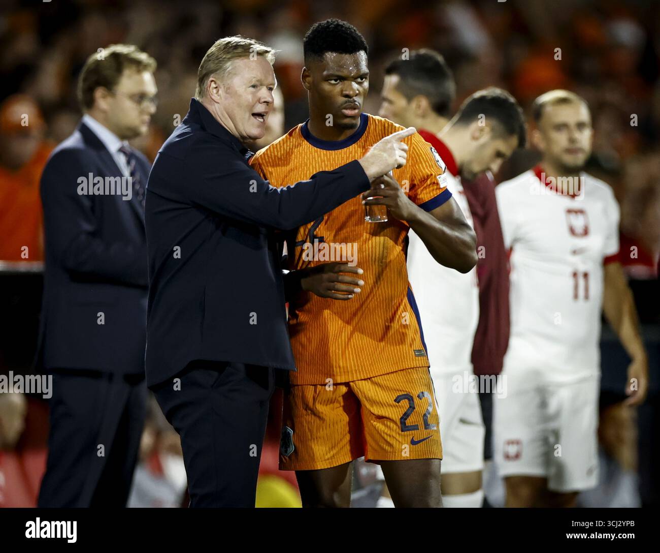 ROTTERDAM – (L-R) Netherlands coach Ronald Koeman and Denzel Dumfries ...