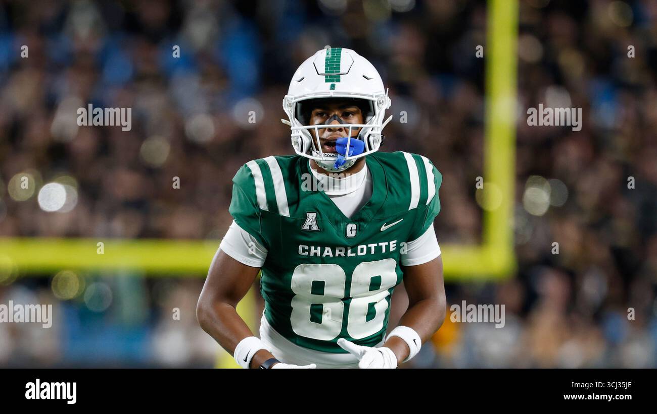 Charlotte wide receiver Miles Burris (88) runs during an NCAA football ...