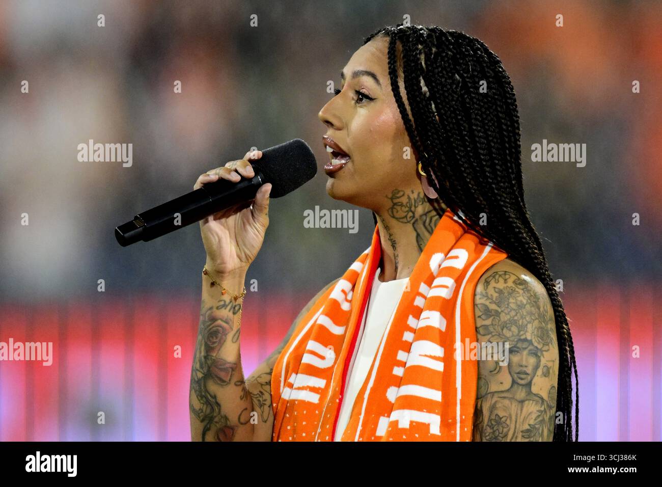 ROTTERDAM - Singer Tabitha sings the Wilhelmus (Dutch national anthem ...