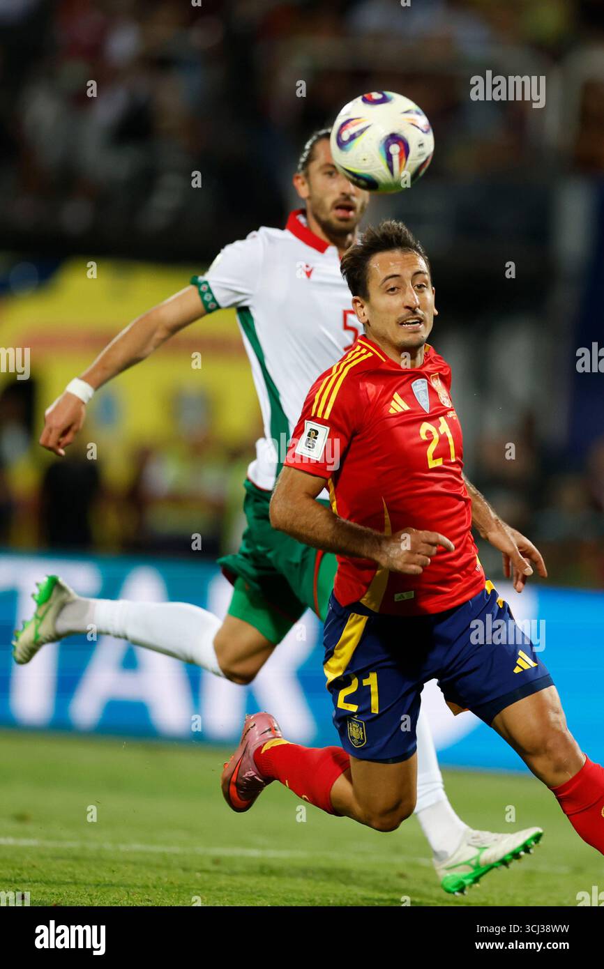 Spain's Mikel Oyarzabal, right, battles with Bulgaria's Kristian ...