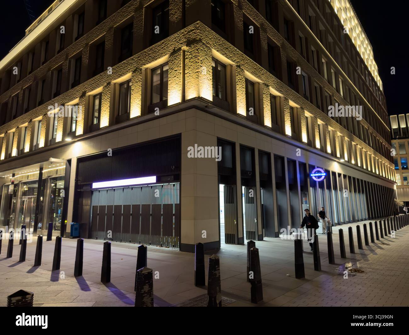 Bond street tube entrance hi-res stock photography and images - Alamy