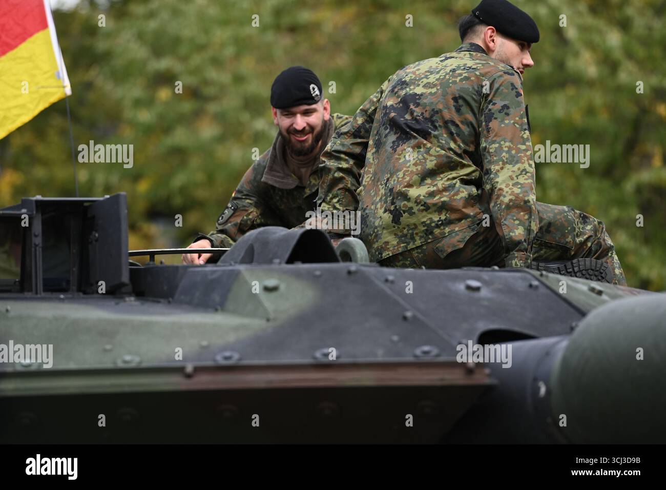 Soldiers on a Leopard 2 A6 battle tank, general, feature, marginal ...