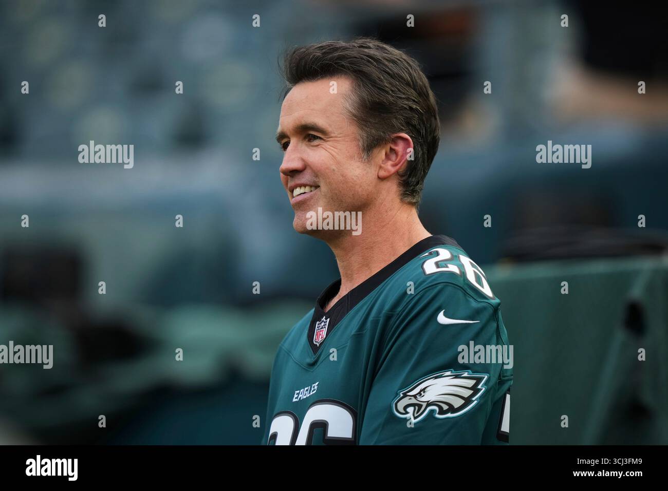 Actor Rob Mac watches the Philadelphia Eagles and Dallas Cowboys warm ...