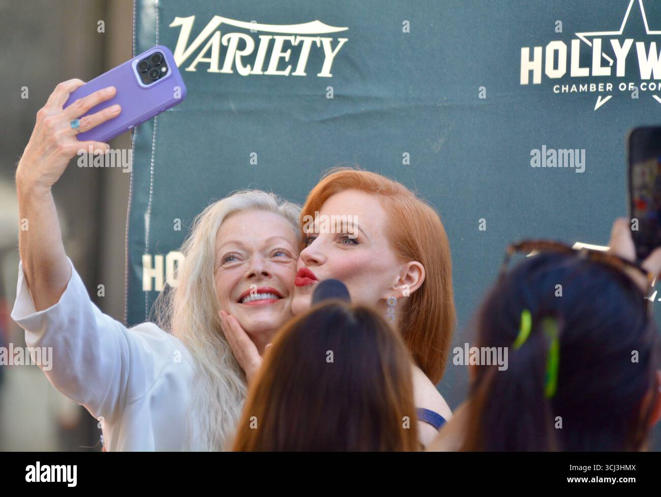 Actresses Jessica Chastain and Frances Fisher take a selfie together ...