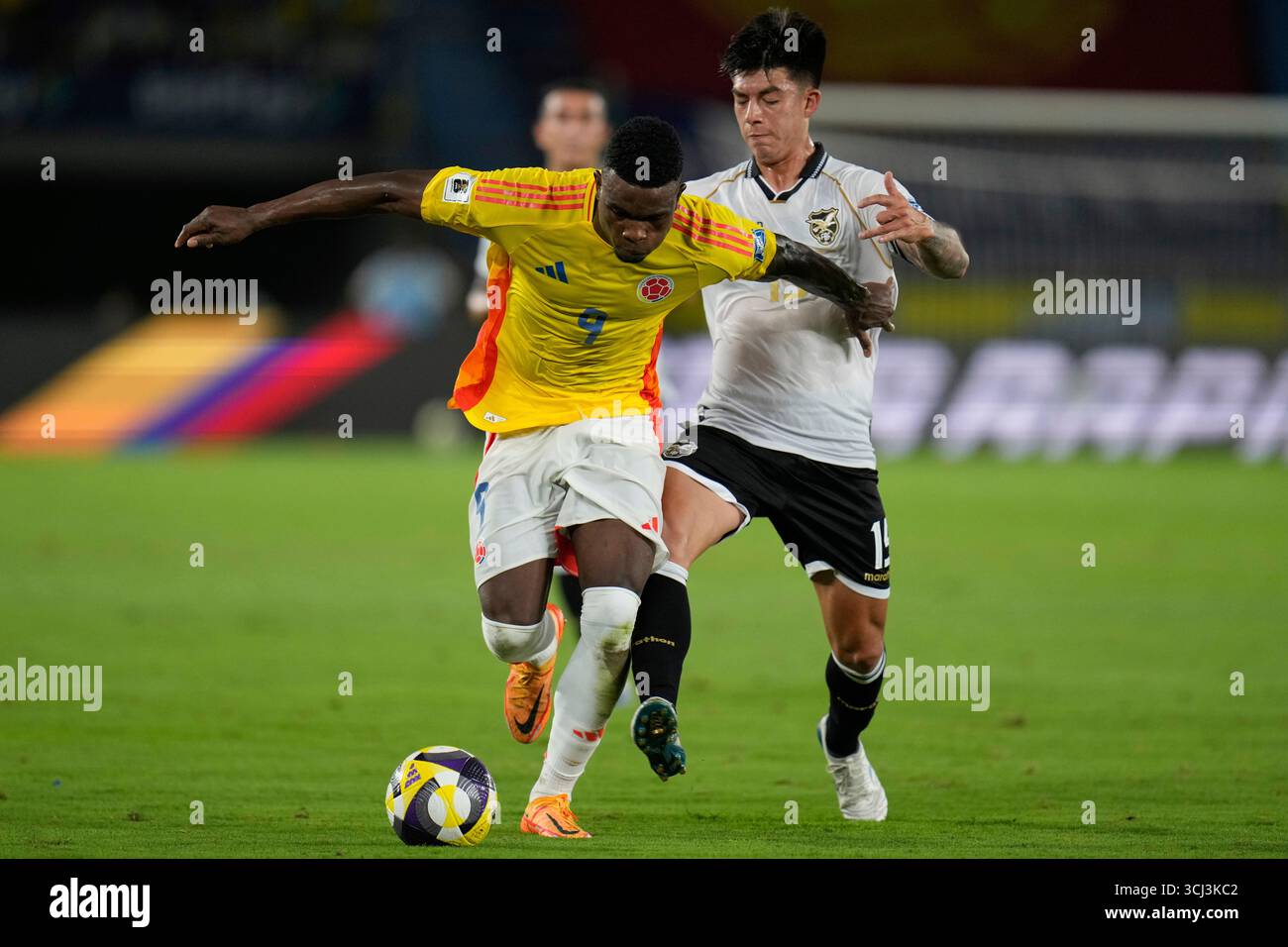 Colombia's Jhon Cordoba, left, and Bolivia's Gabriel Villamil battle ...