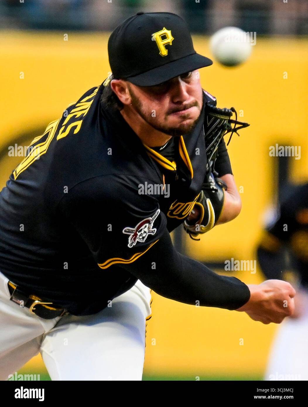 Pittsburgh Pirates pitcher Paul Skenes (30) starts against the Los ...