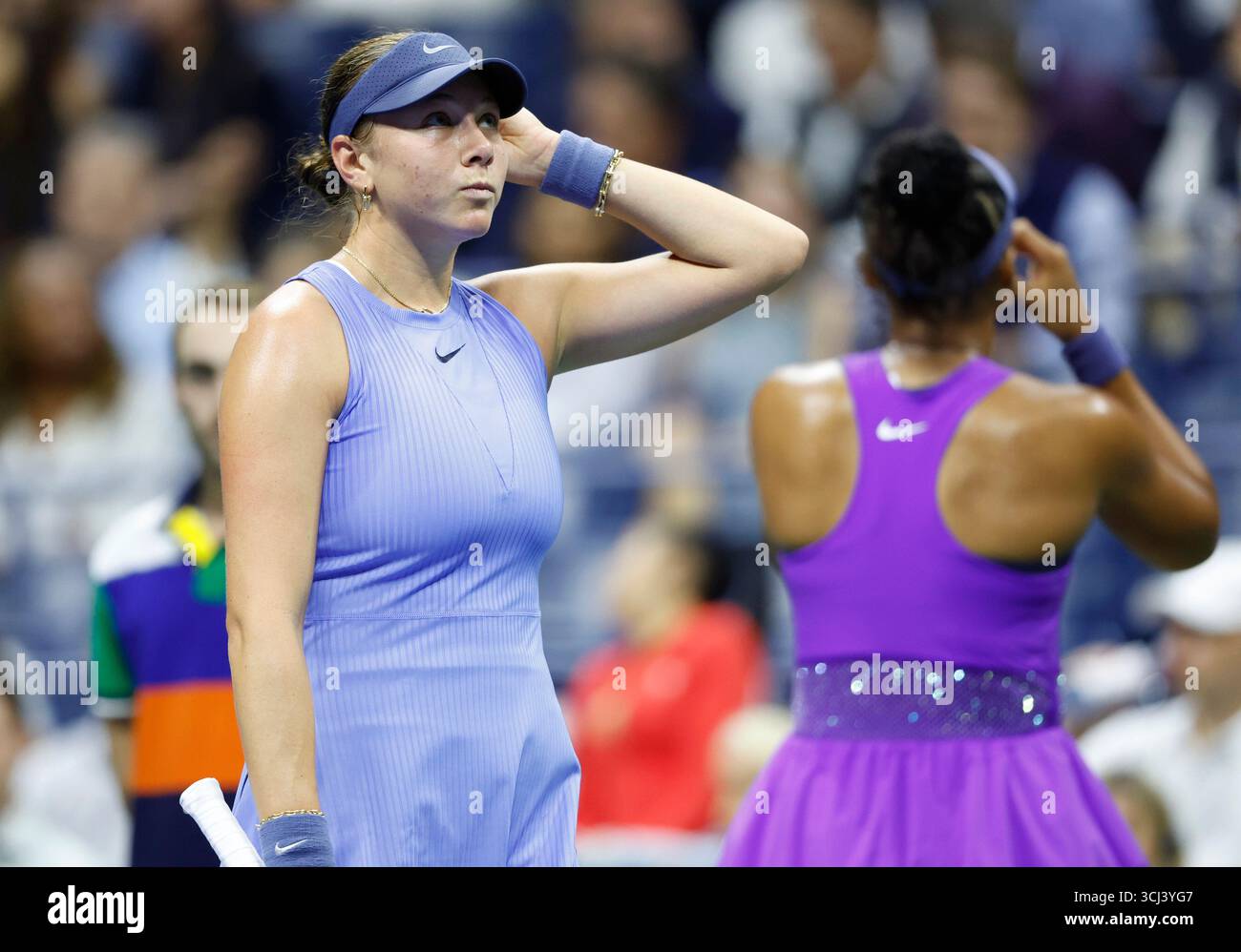 Amanda Anisimova (L) and Naomi Osaka of Japan change sides during a 1st ...