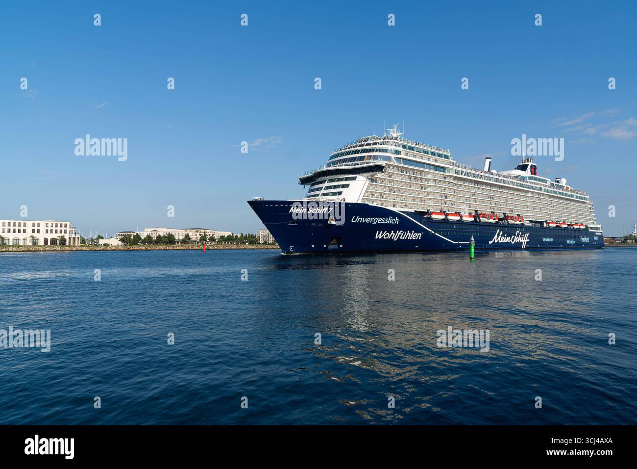 Warnemünde, Deutschland 15.Aug.2025: Im Bild: Das Kreuzfahrtschiff Mein ...