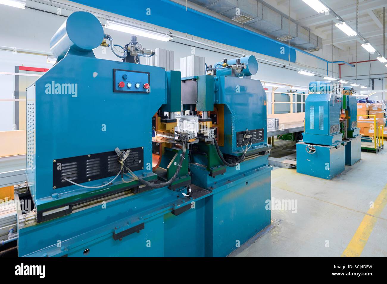 Spot welding process for manufacturing microwave oven casings in a ...