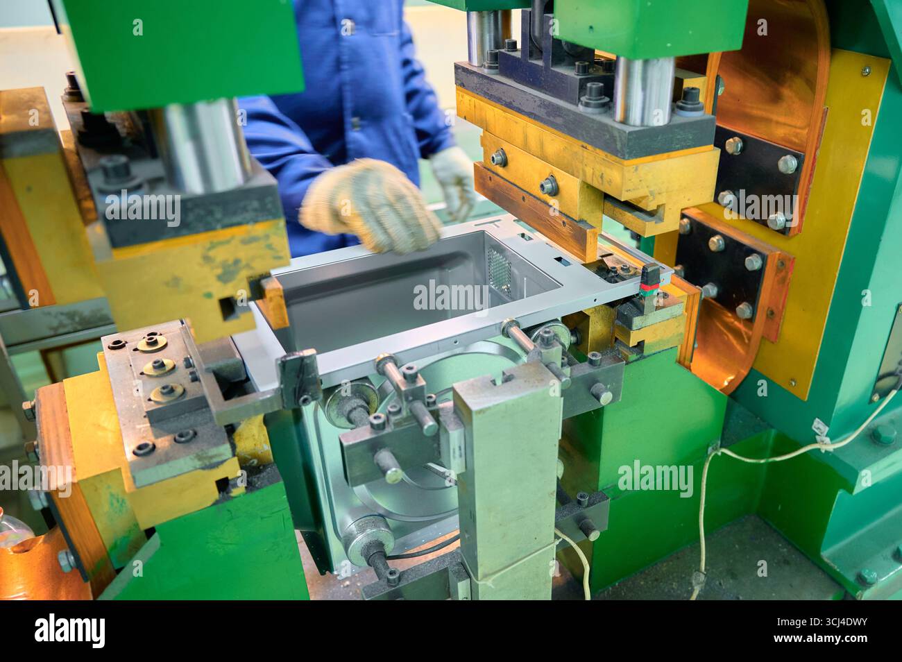 Spot welding process for microwave oven casing in a manufacturing ...